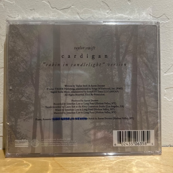 Taylor Swift | Media | Sealed Taylor Swift Cabin In Candlelight ...